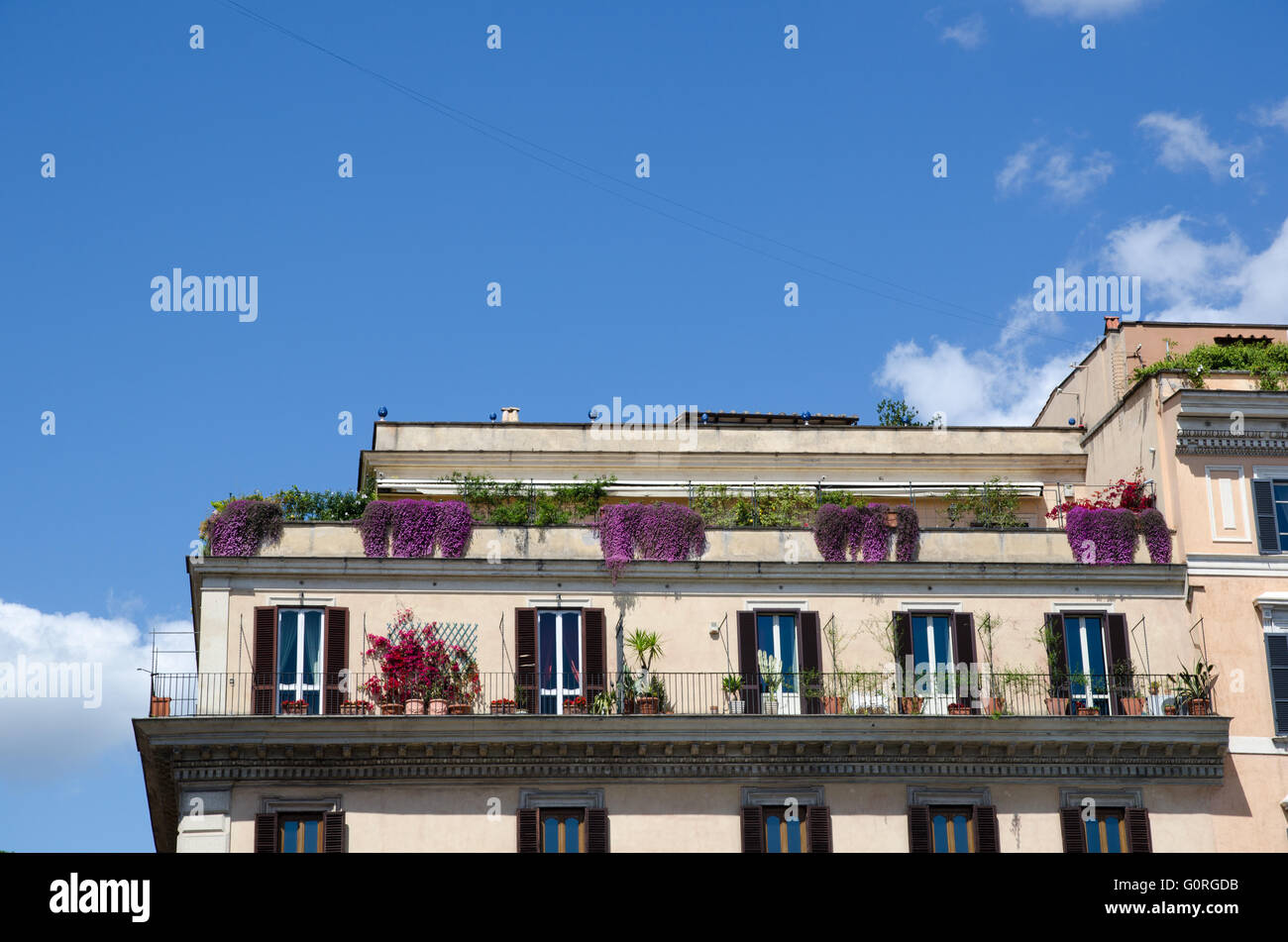 Italian house facade hi-res stock photography and images - Alamy