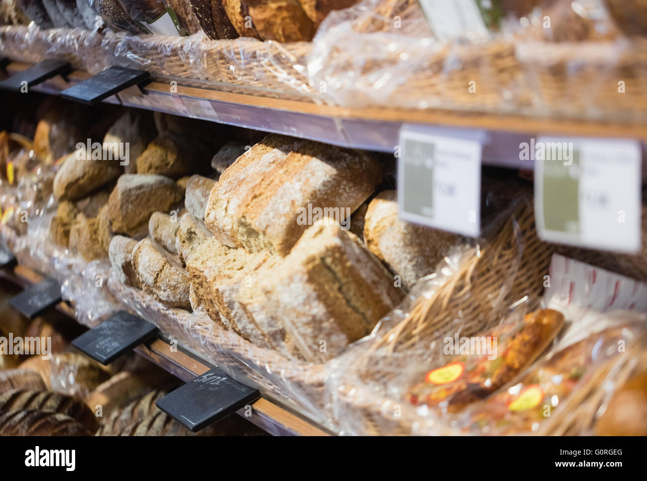 Supermarket bread shelves hi-res stock photography and images - Alamy