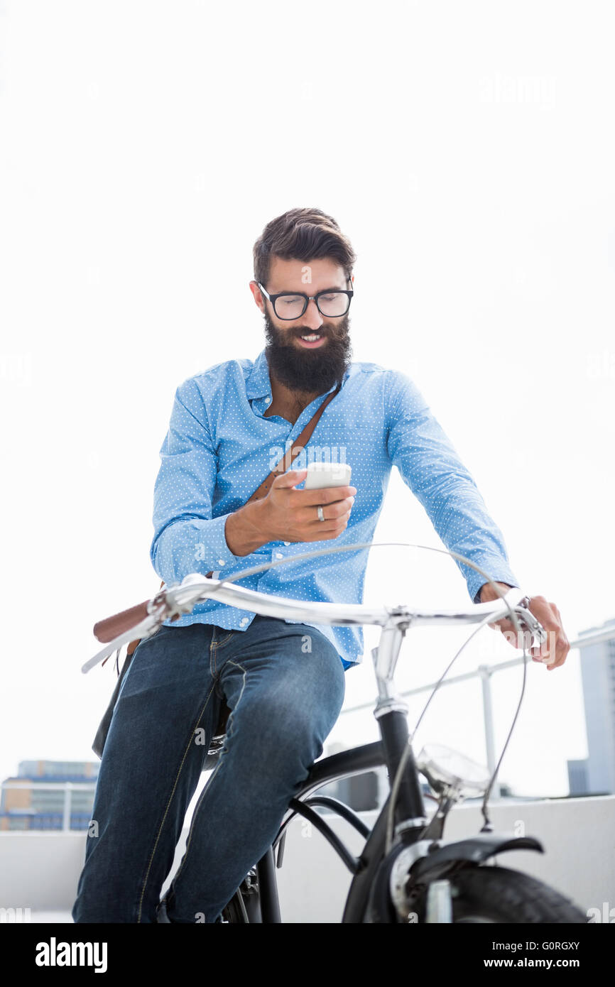 Hipster man texting hi-res stock photography and images - Alamy