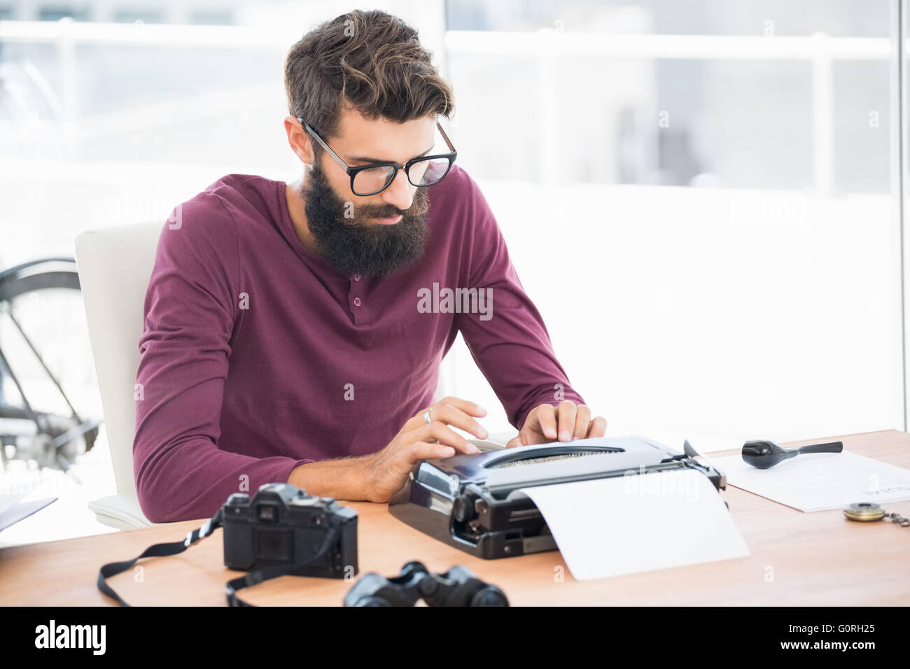 Hipster man using a typewriter Stock Photo - Alamy