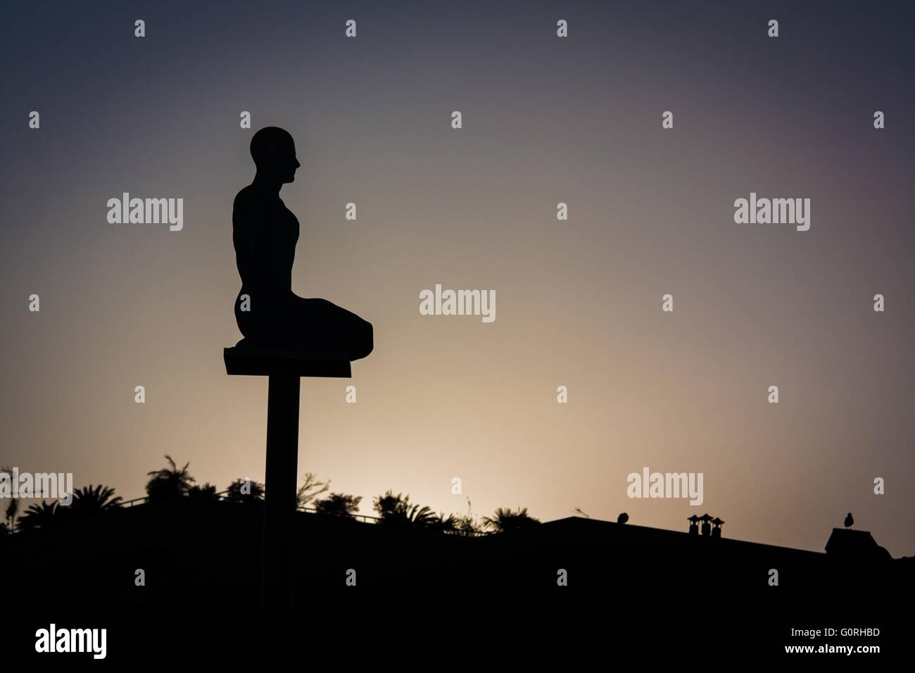 Man statue silhouette hi-res stock photography and images - Alamy