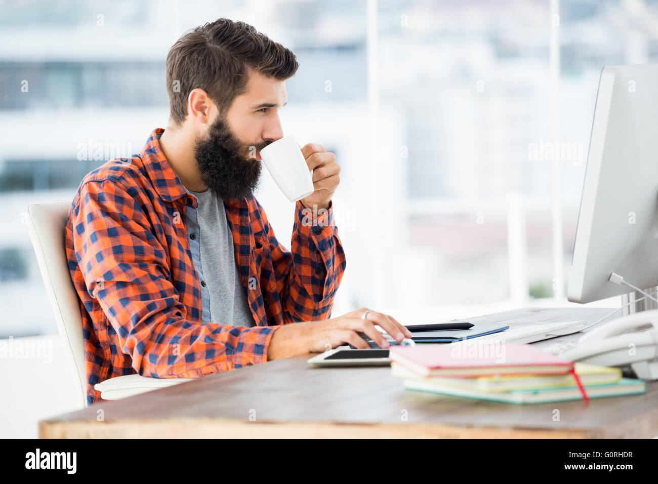 Hipster pose hi-res stock photography and images - Alamy