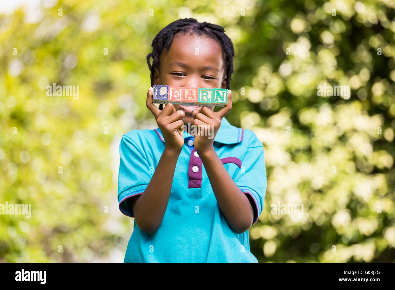 Boy holding the word learn Stock Photo - Alamy