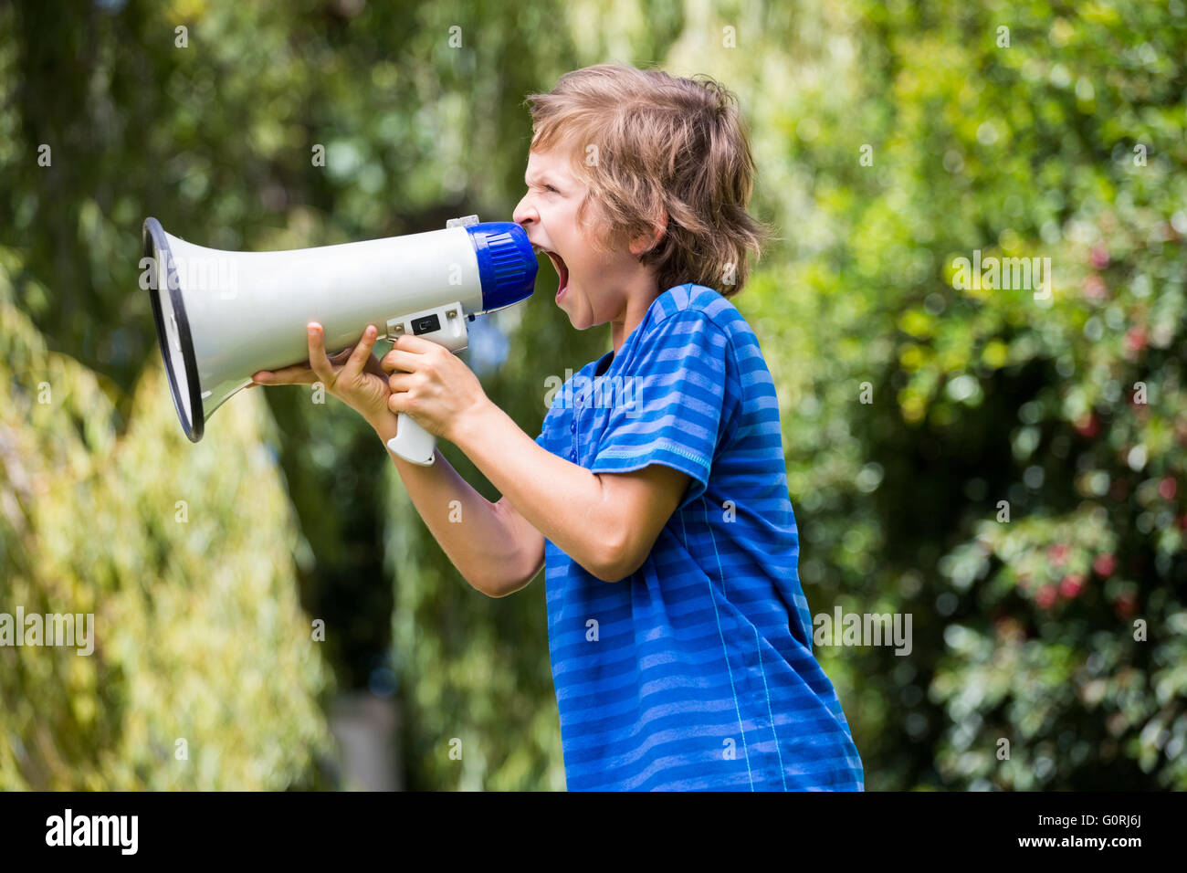 Kid screaming hi-res stock photography and images - Alamy