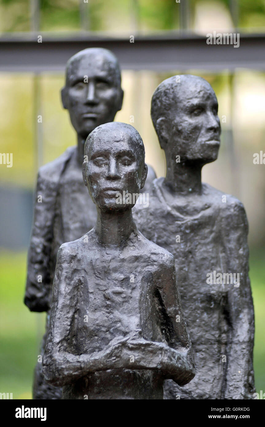 Jewish memorial statues hi-res stock photography and images - Alamy