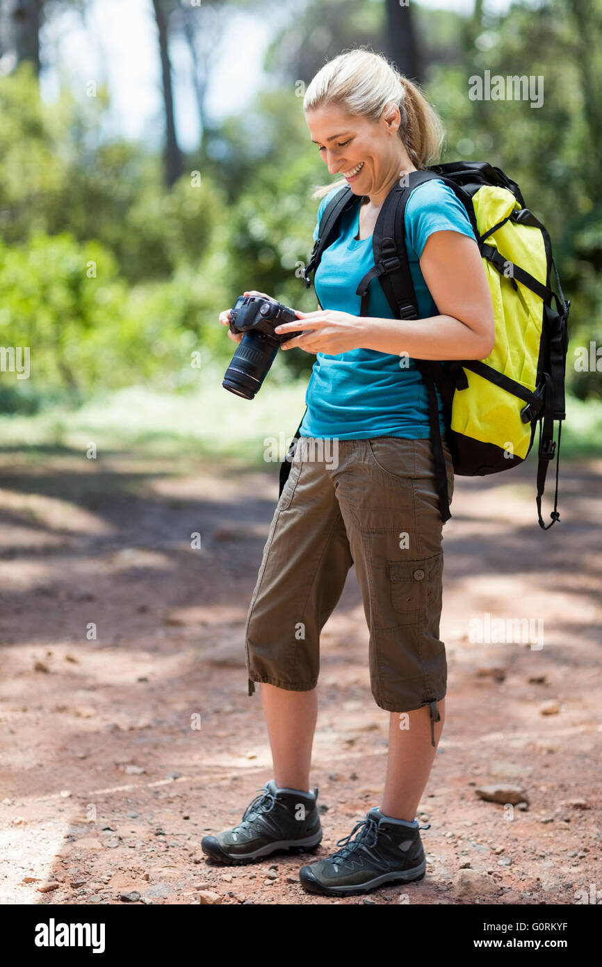 Woman smiling and looking her camera Stock Photo - Alamy