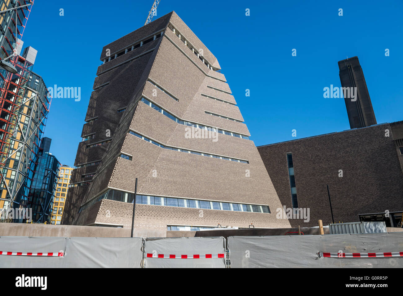 The exterior of the new Extension to the Tate Modern nears completion ...