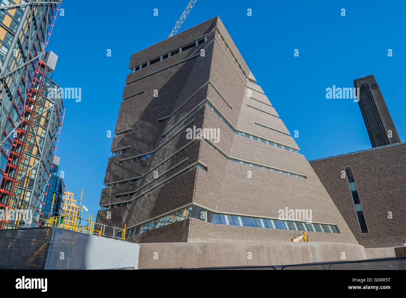 The exterior of the new Extension to the Tate Modern nears completion ...