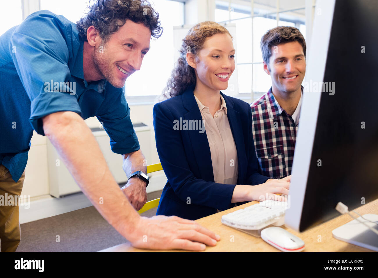 Businesspeople looking computer screen hi-res stock photography and ...