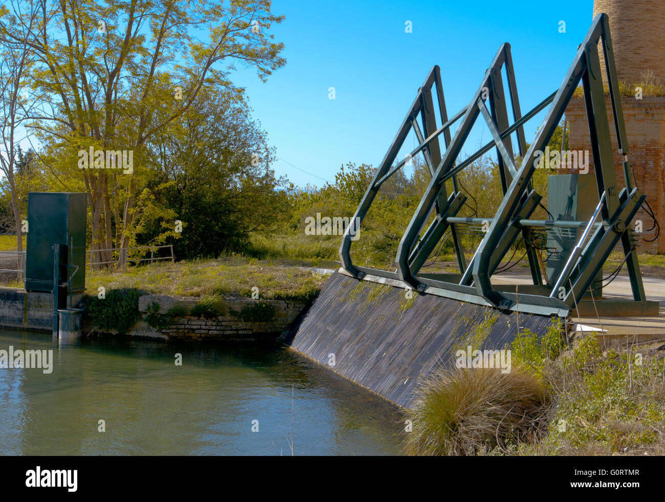 Filtering system hi-res stock photography and images - Alamy