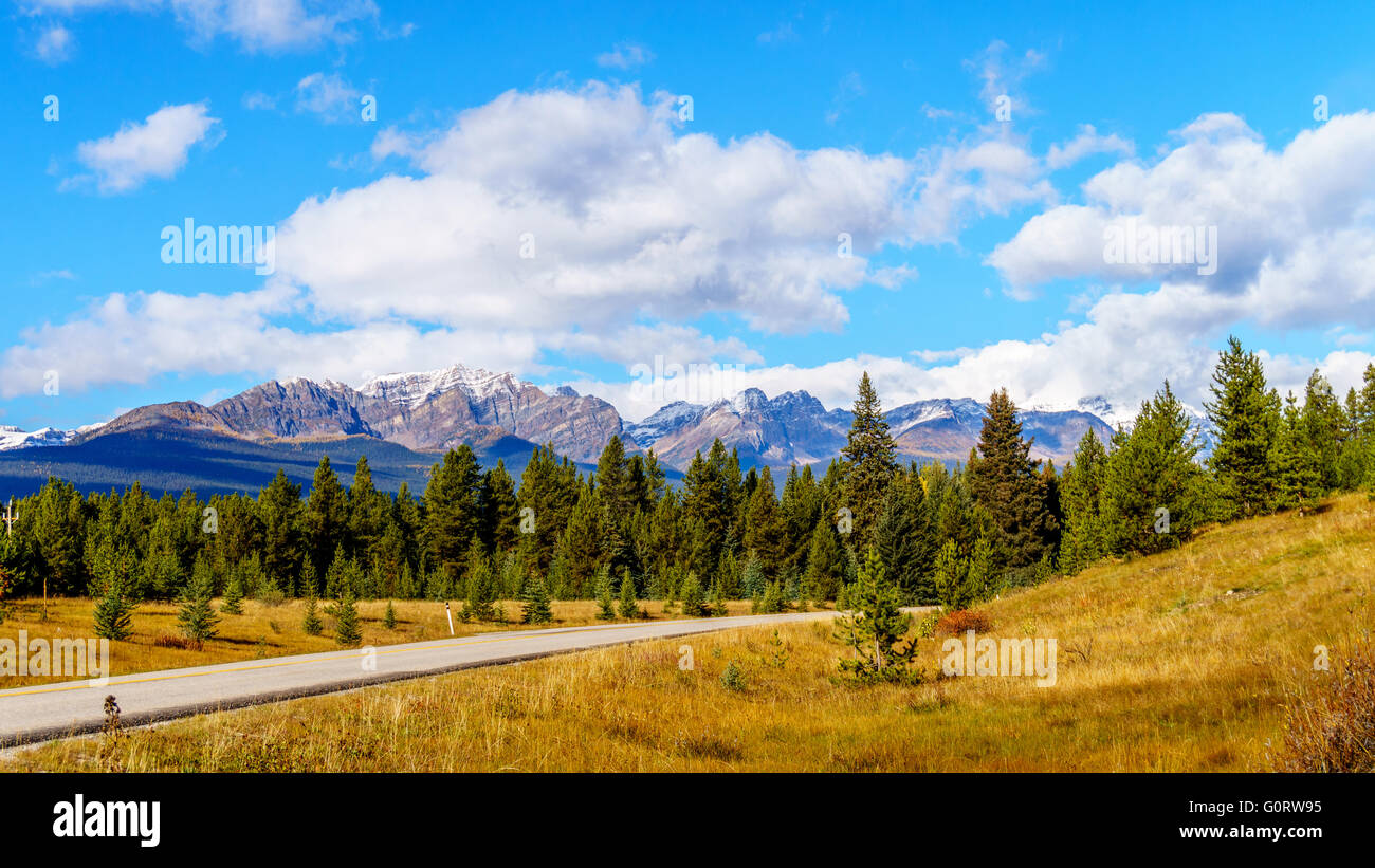 The Bow Mountain Range visible from the Bow Valley Parkway in the Fall ...