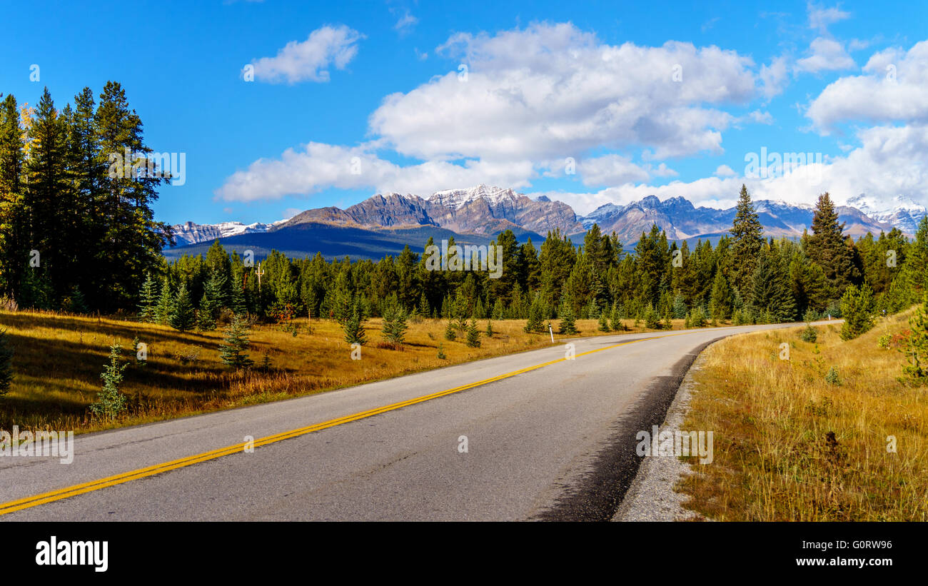 The Bow Mountain Range visible from the Bow Valley Parkway in the Fall ...