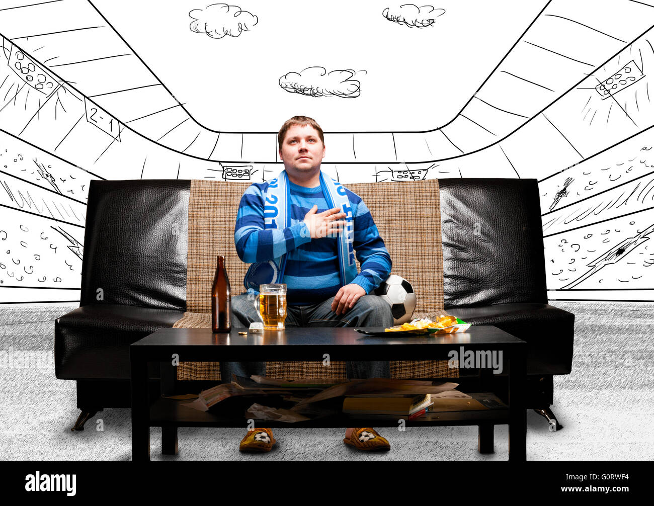 Sofa football fan hi-res stock photography and images - Alamy