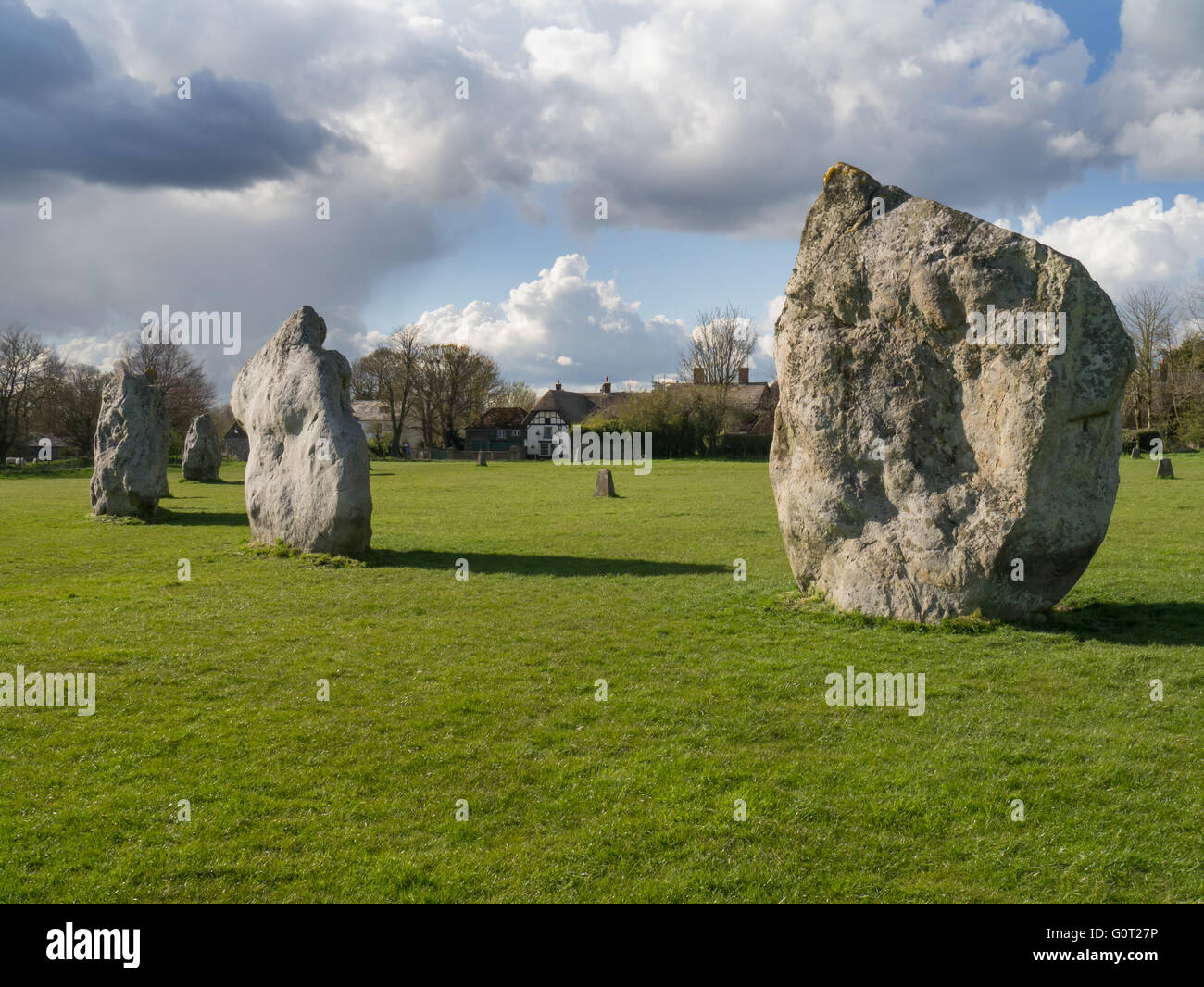 Avebury henge and stone circles hi-res stock photography and images - Alamy