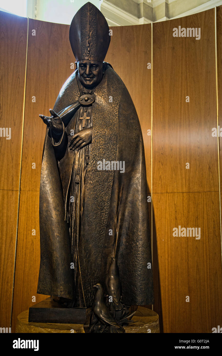 Pope john xxiii garden hi-res stock photography and images - Alamy