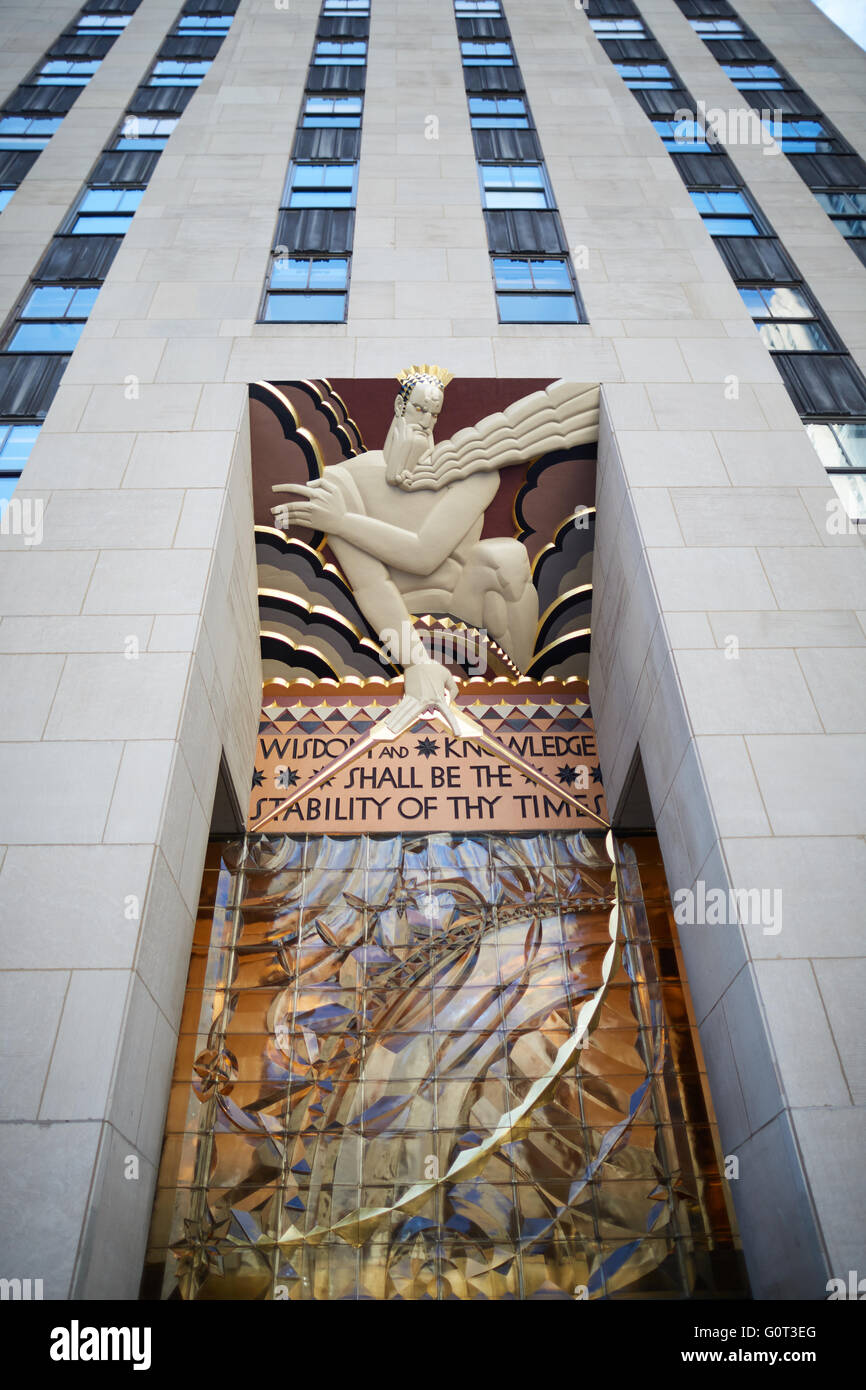 New york The detail of entrance to 30 Rockefeller Plaza showing verse ...
