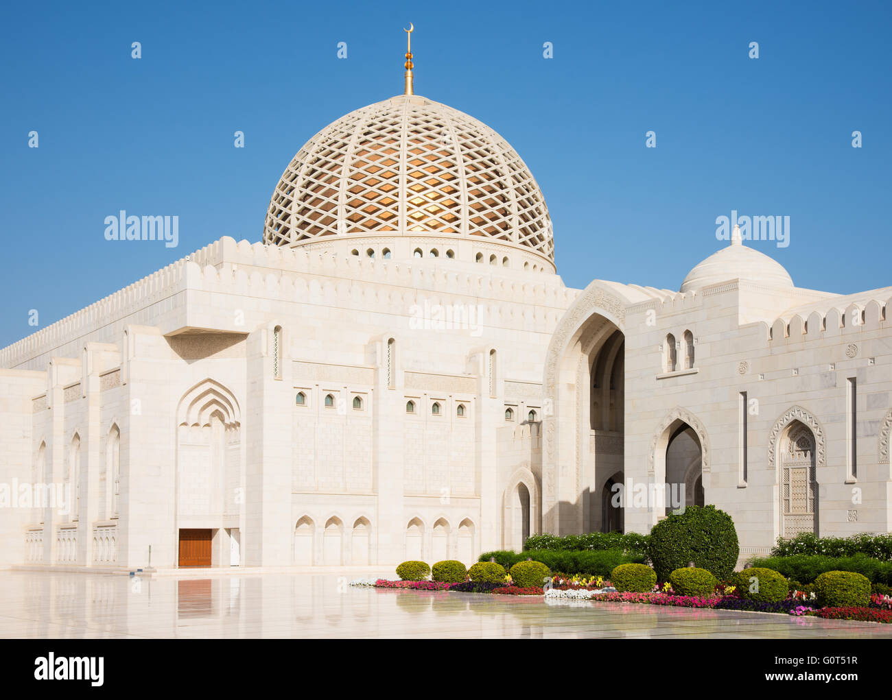 Sultan qaboos mosque architecture hi-res stock photography and images ...