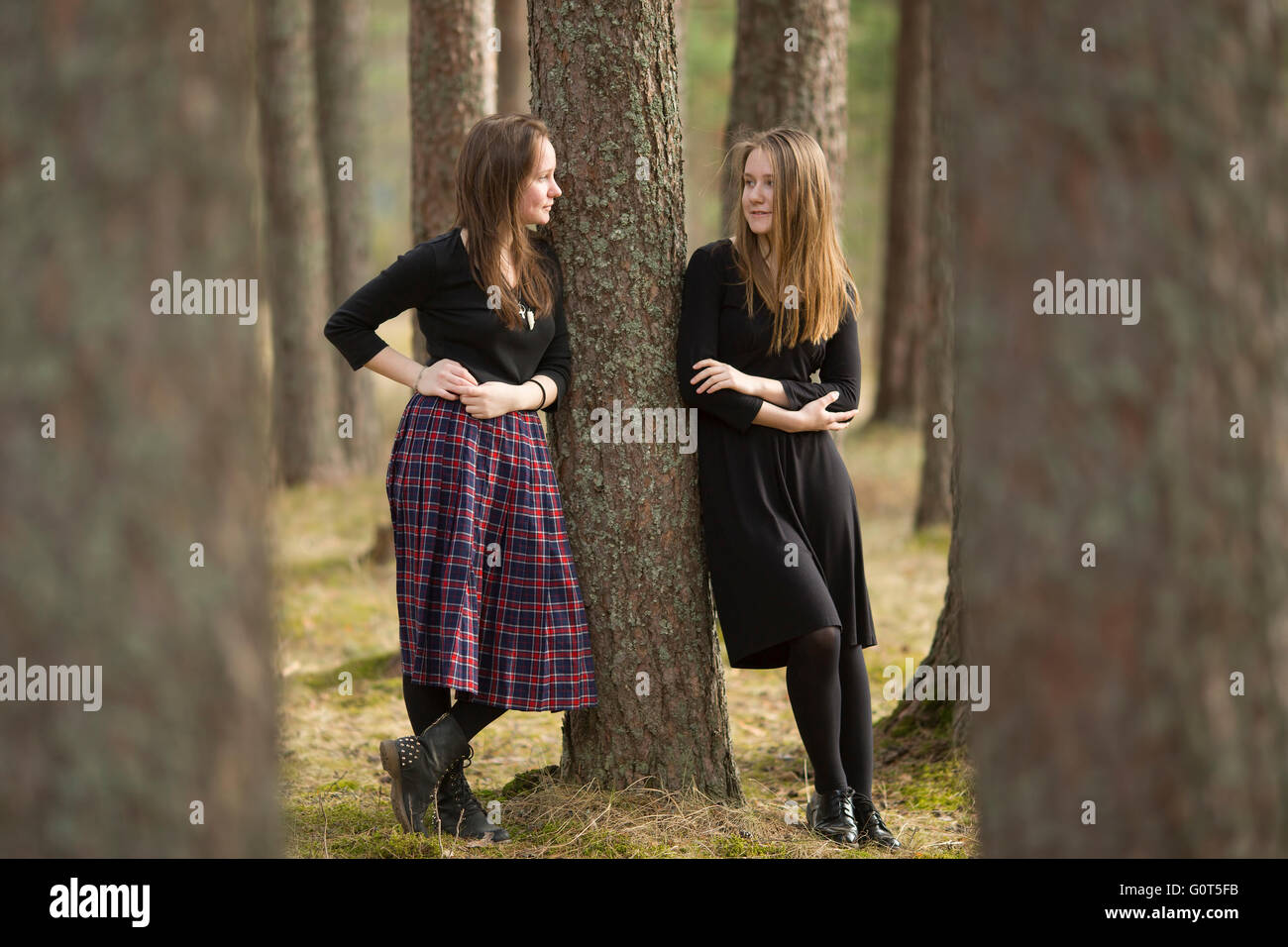 Beautiful blonde teen girl talking hi-res stock photography and images ...