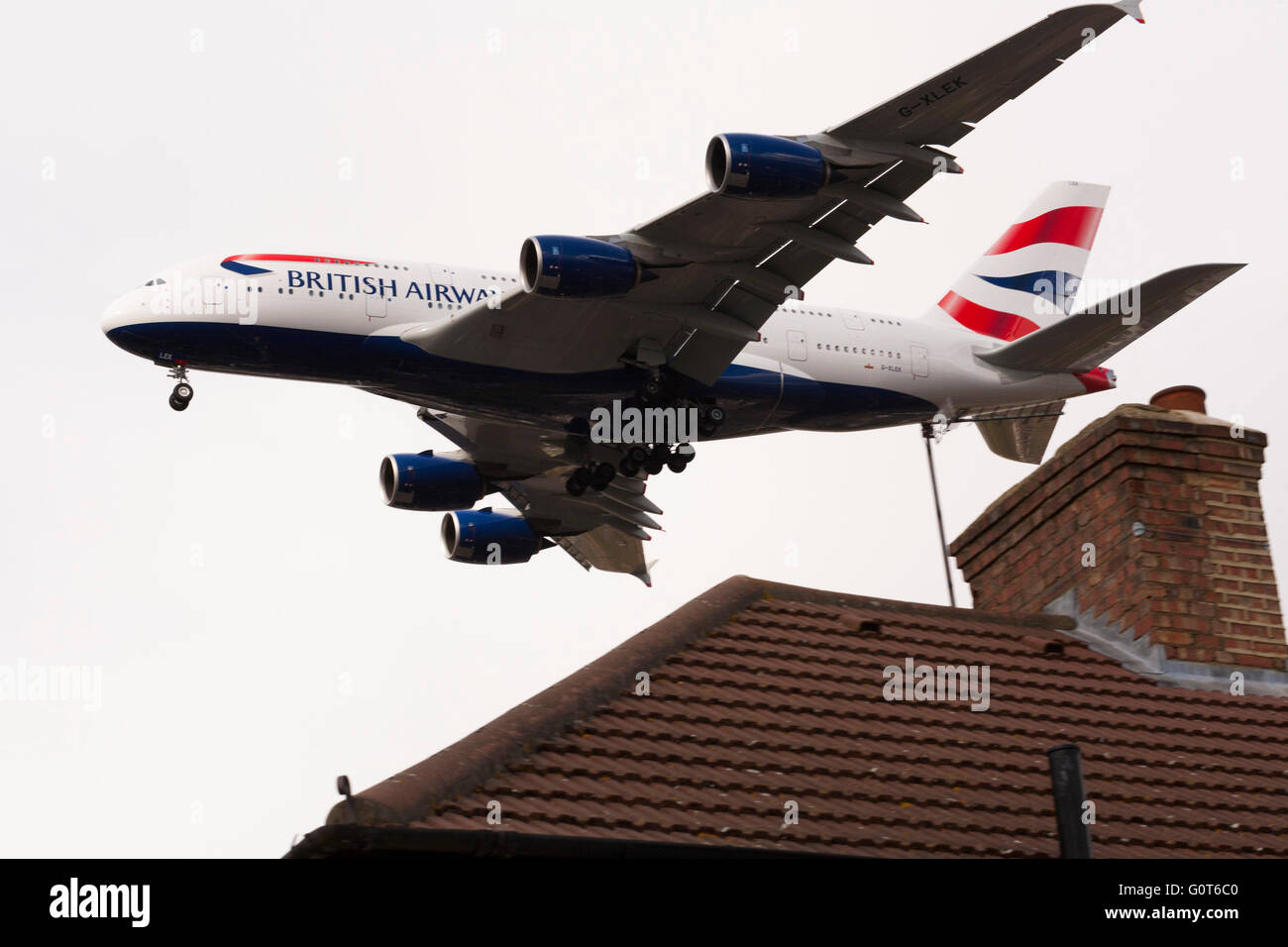 British Airways Airbus A380 - 841 (G-XLEK) landing over roof tops at ...