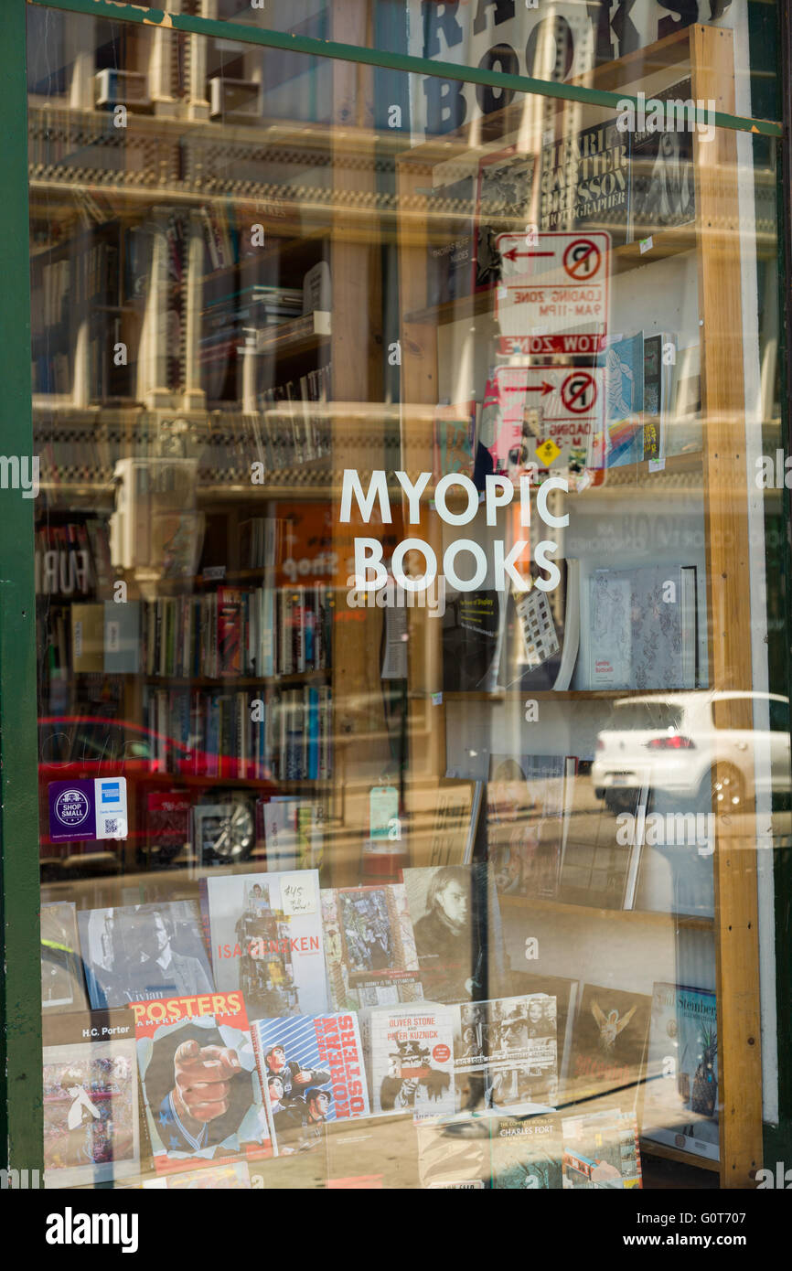 Myopic books chicago hi-res stock photography and images - Alamy
