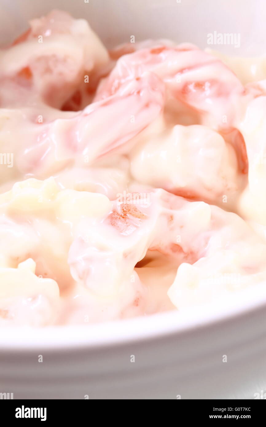 Prawns mixed with mayonnaise Stock Photo - Alamy