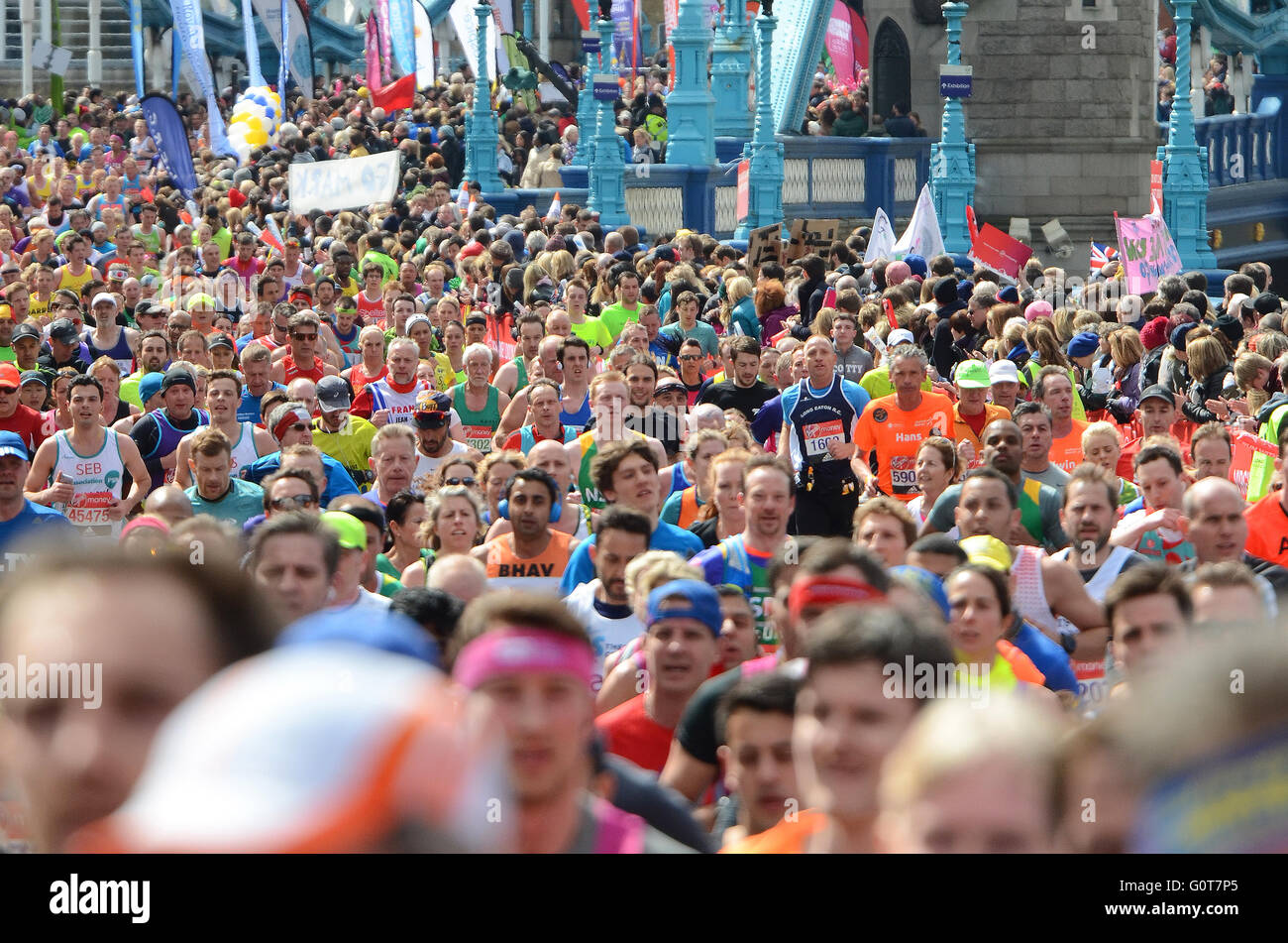 London marathon fun runners hi-res stock photography and images - Alamy