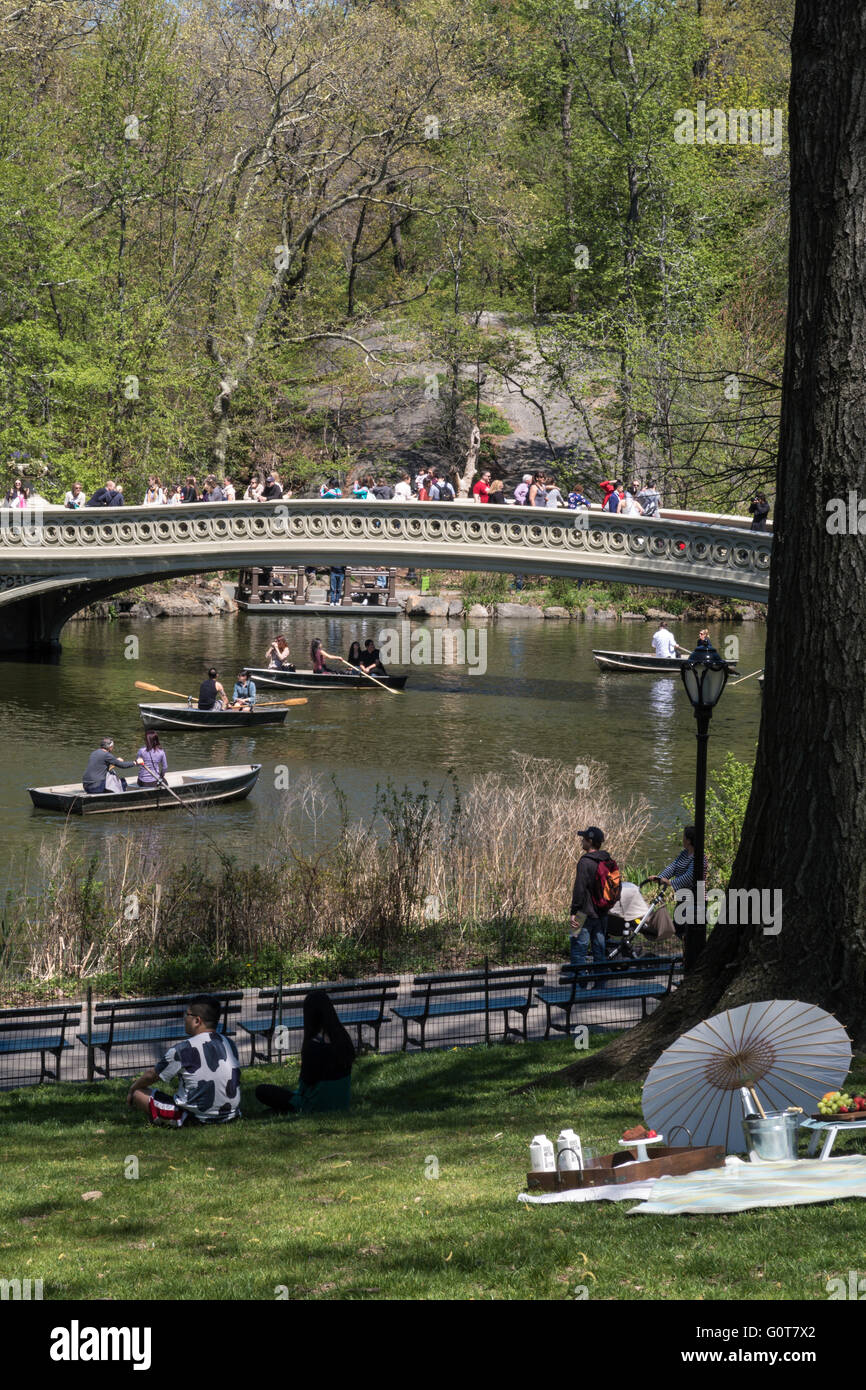 Bow Bridge, Central Park in the Springtime, NYC Stock Photo - Alamy
