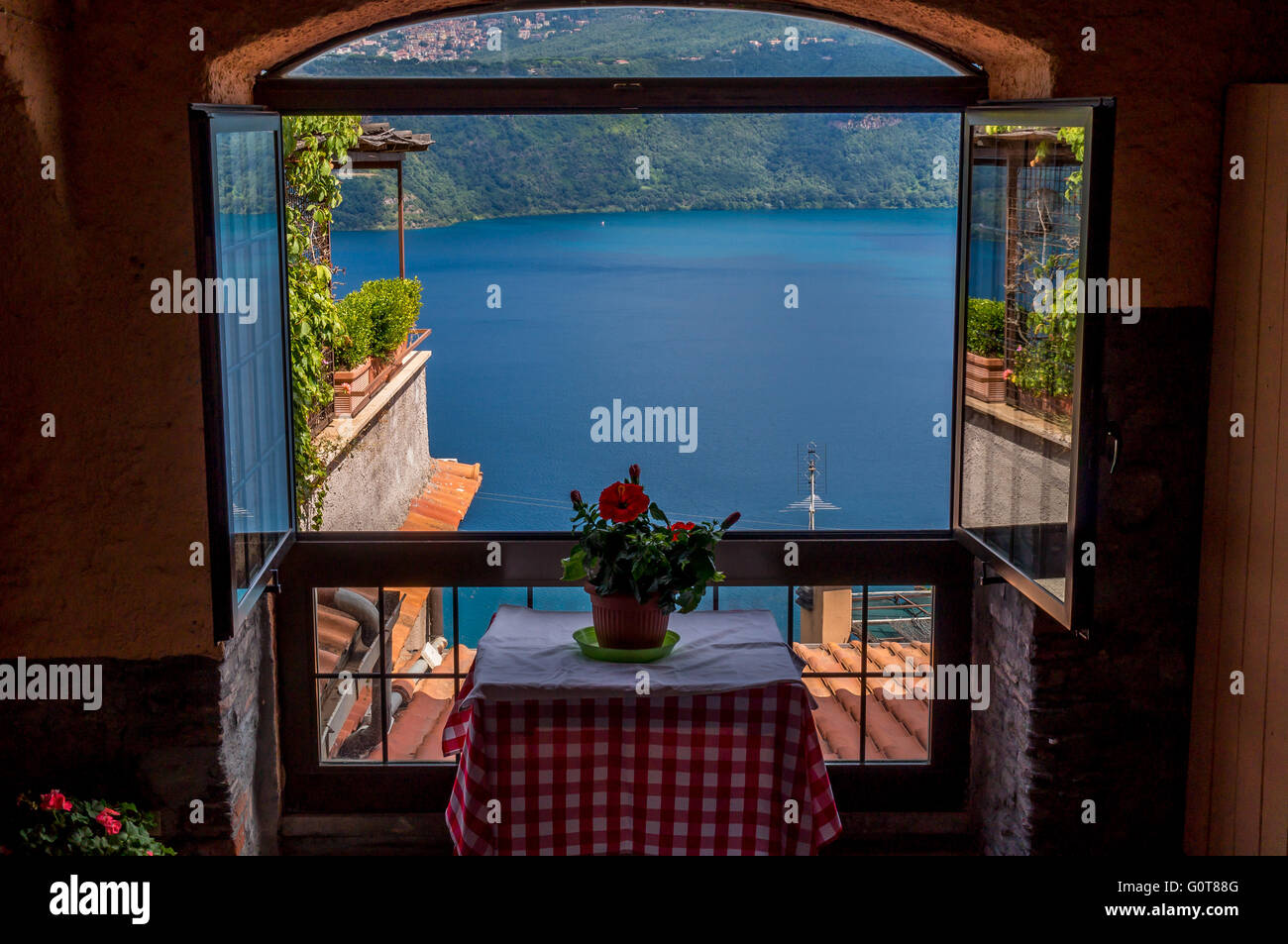 View through window of lake hi-res stock photography and images - Alamy