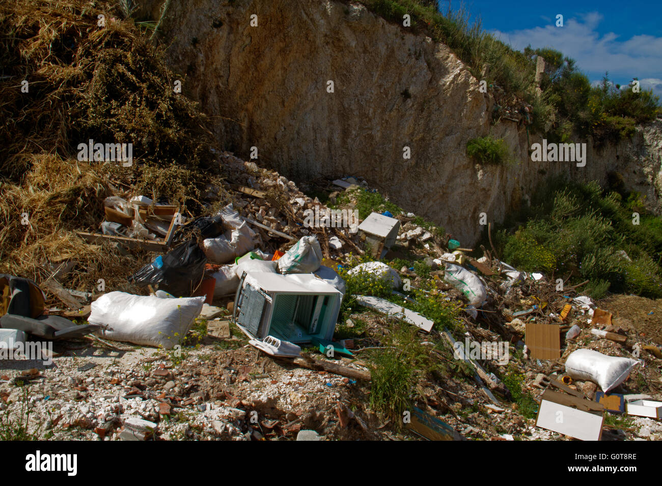 Dumpsite hi-res stock photography and images - Alamy