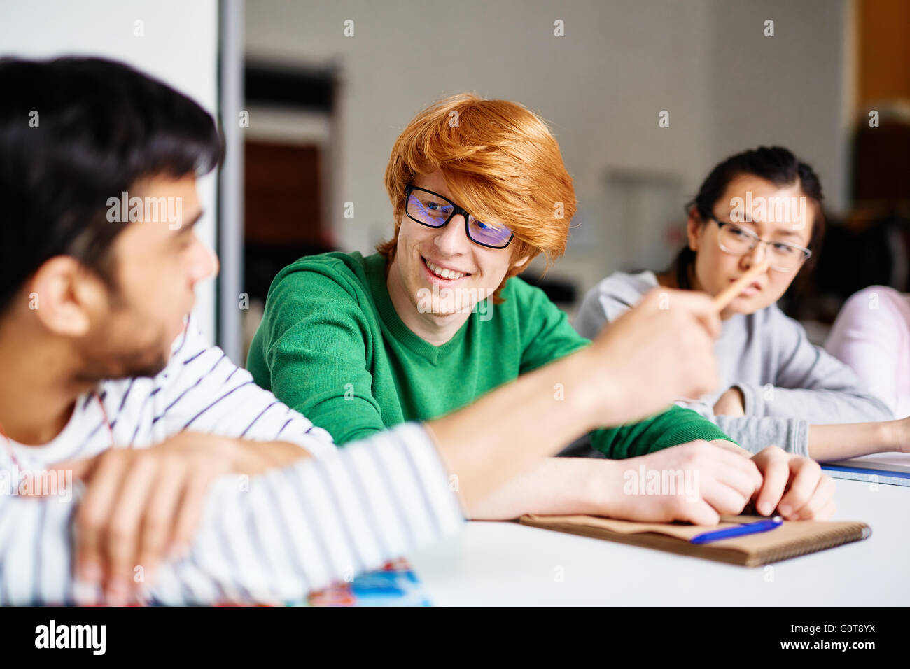Young people lecture hi-res stock photography and images - Alamy