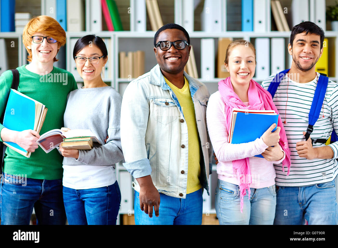 Students in library Stock Photo - Alamy