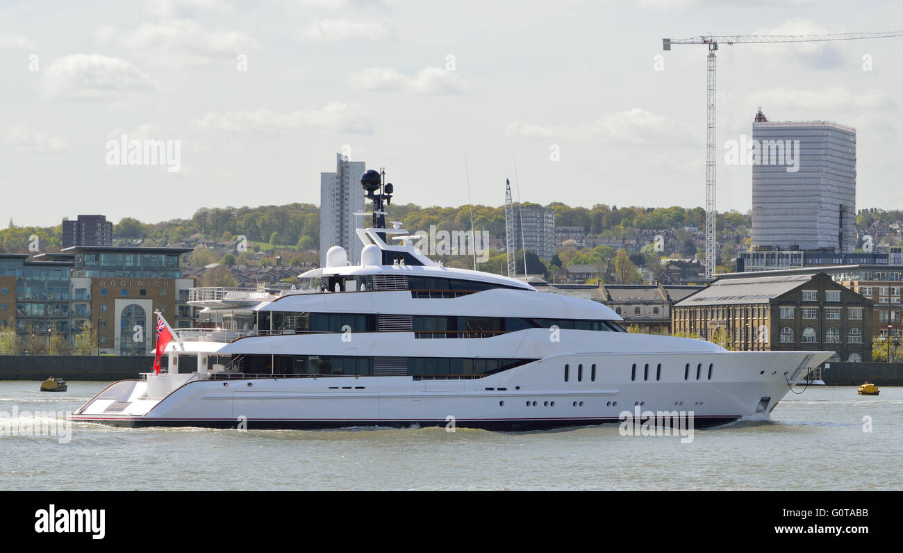 Luxury yacht vanish hi-res stock photography and images - Alamy