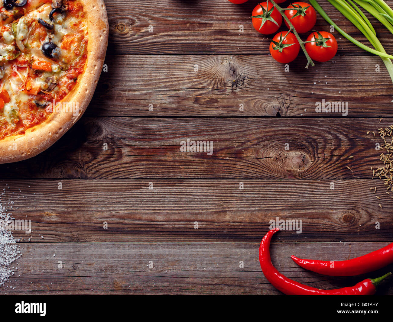 Pizza top view table hi-res stock photography and images - Alamy