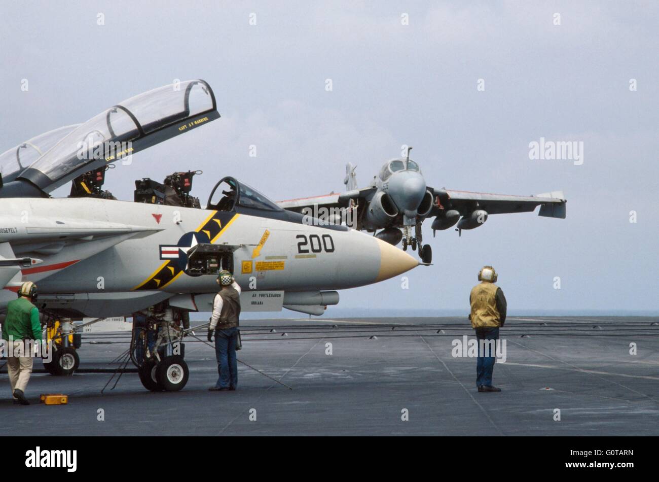 US NAVY, landing of a A 7 "Intruder" strike aircraft and F 14 "Tomcat ...