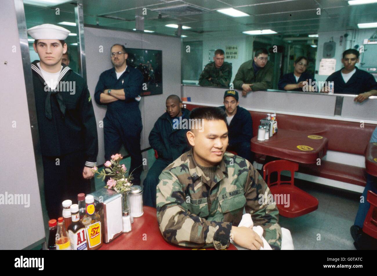 Us navy personnel hi-res stock photography and images - Alamy