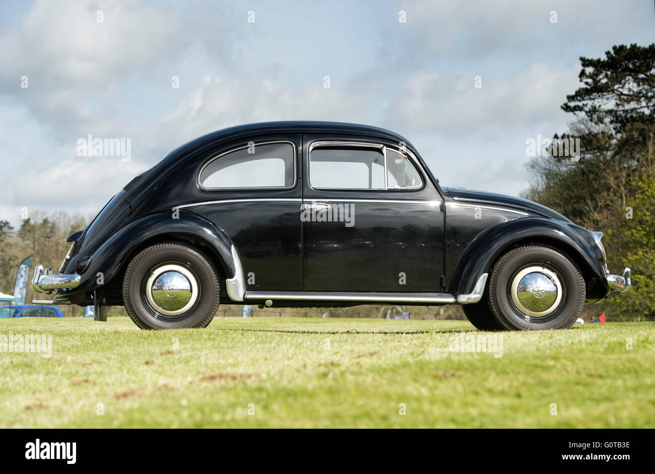 Vw beetle side view hi-res stock photography and images - Alamy
