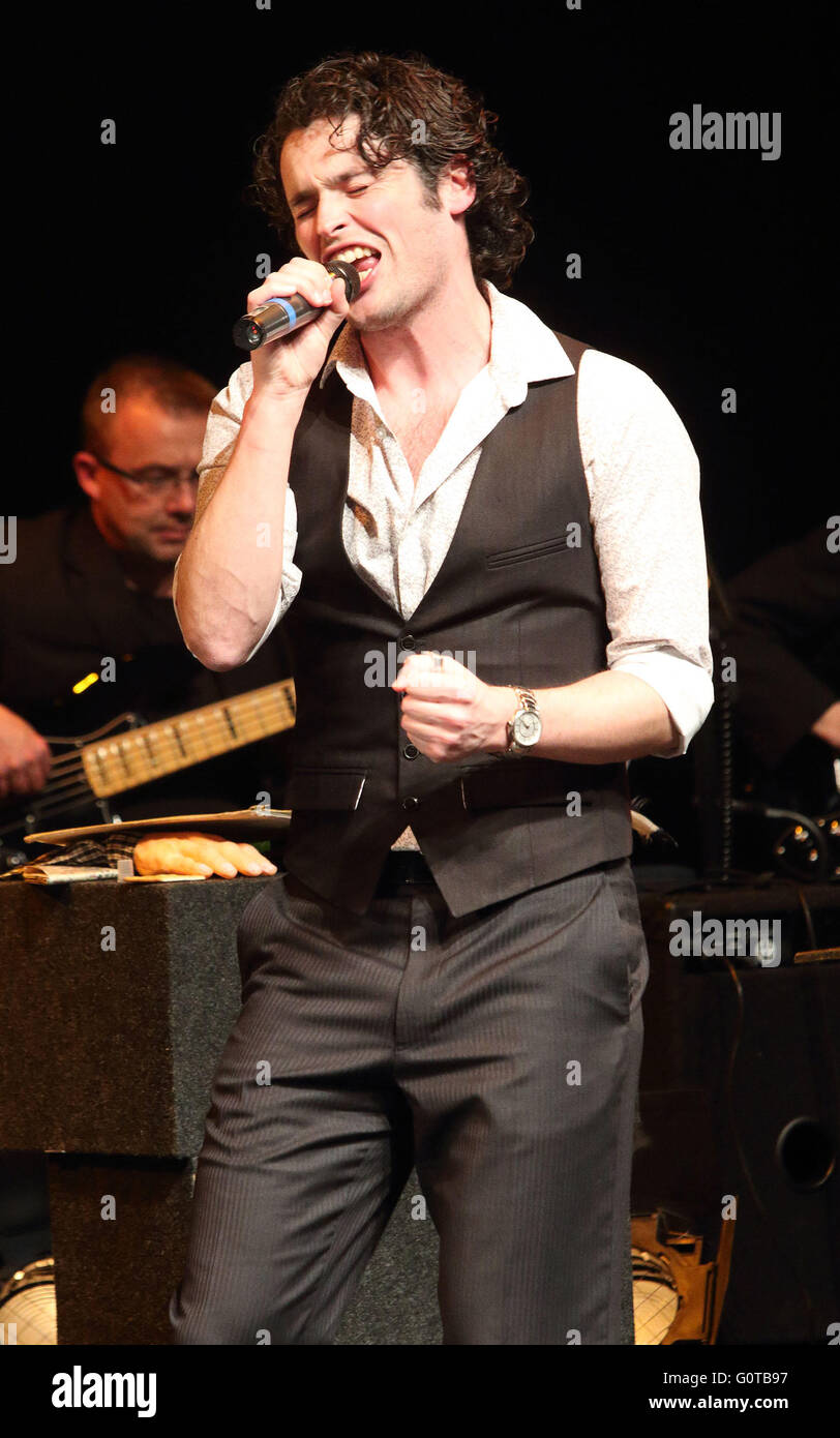 Dunstable, UK. Niall Sheehy performing at 'It Takes Two' concert - in ...