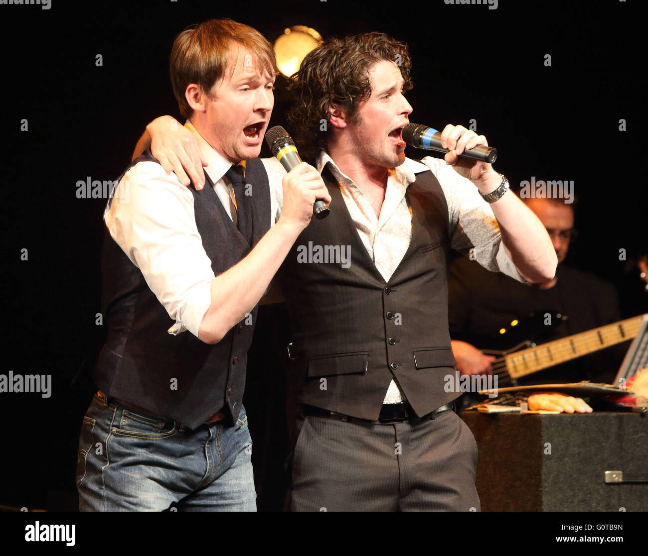Dunstable, UK. Niall Sheehy and Killian Donnelly performing at 'It ...