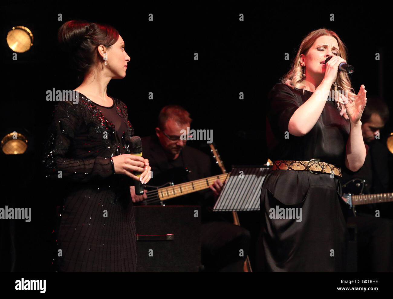 Dunstable, UK. Louise Dearman performing at 'It Takes Two' concert - in ...