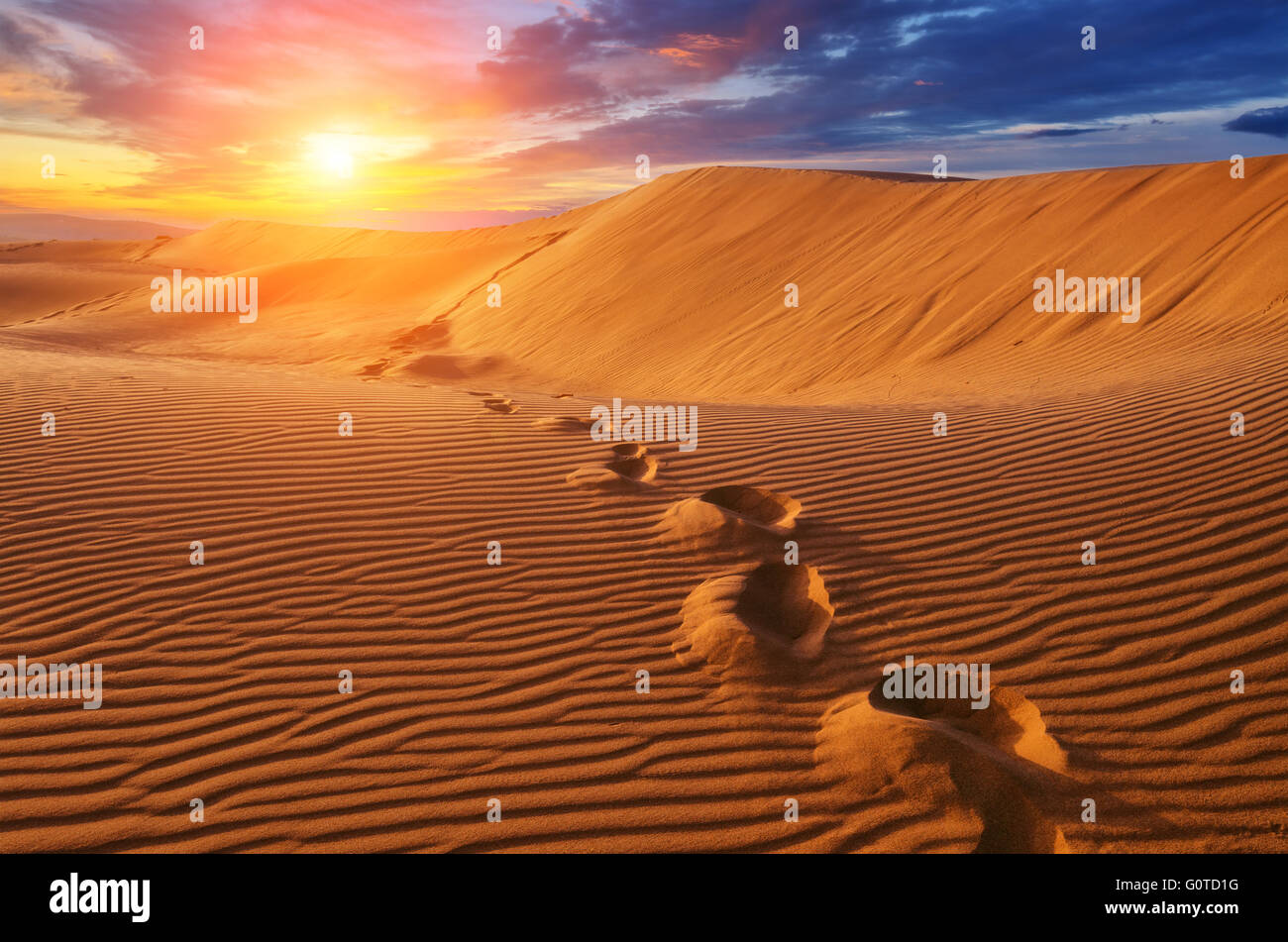 Time desert sky hi-res stock photography and images - Alamy
