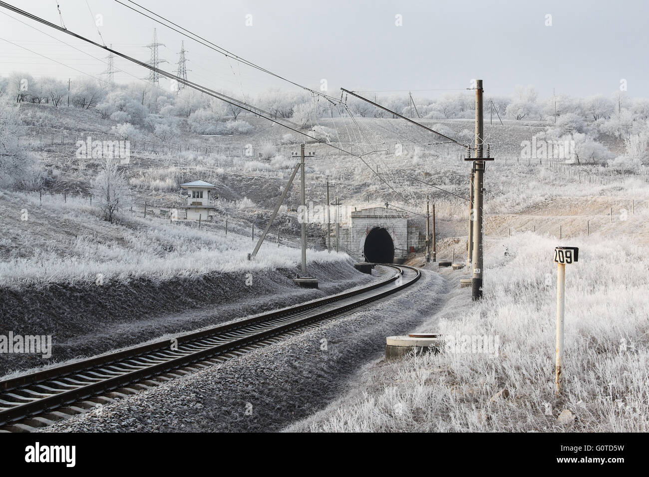 Morning frosted railroad in the early morning Stock Photo - Alamy