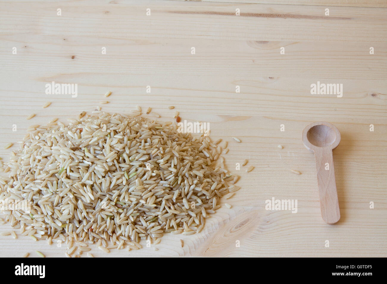 Raw brown rice Stock Photo - Alamy