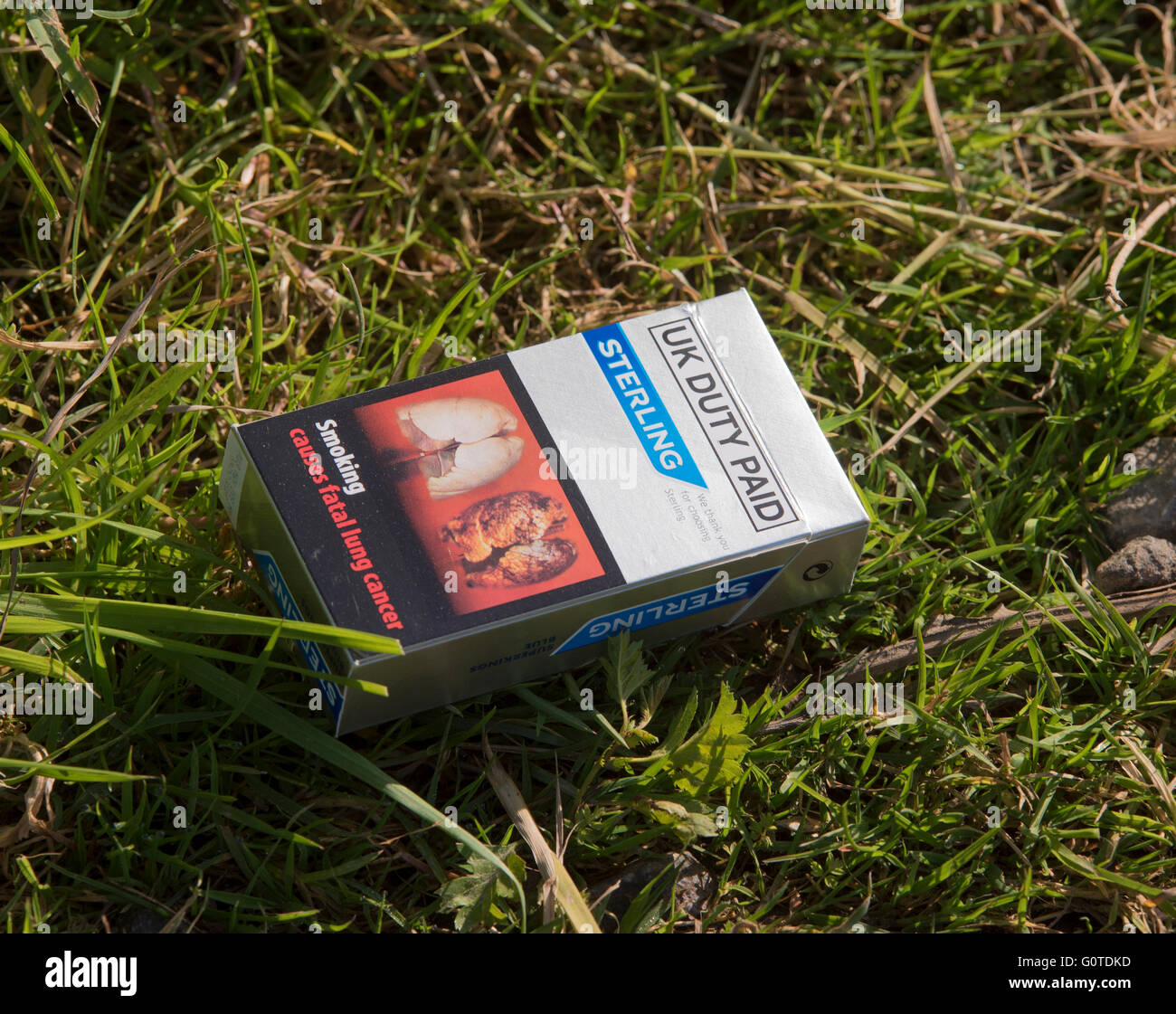 Cigarette warning hi-res stock photography and images - Alamy