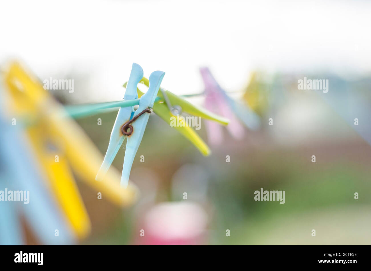 Plastic clothes pegs on an otherwise empty washing line Stock Photo - Alamy