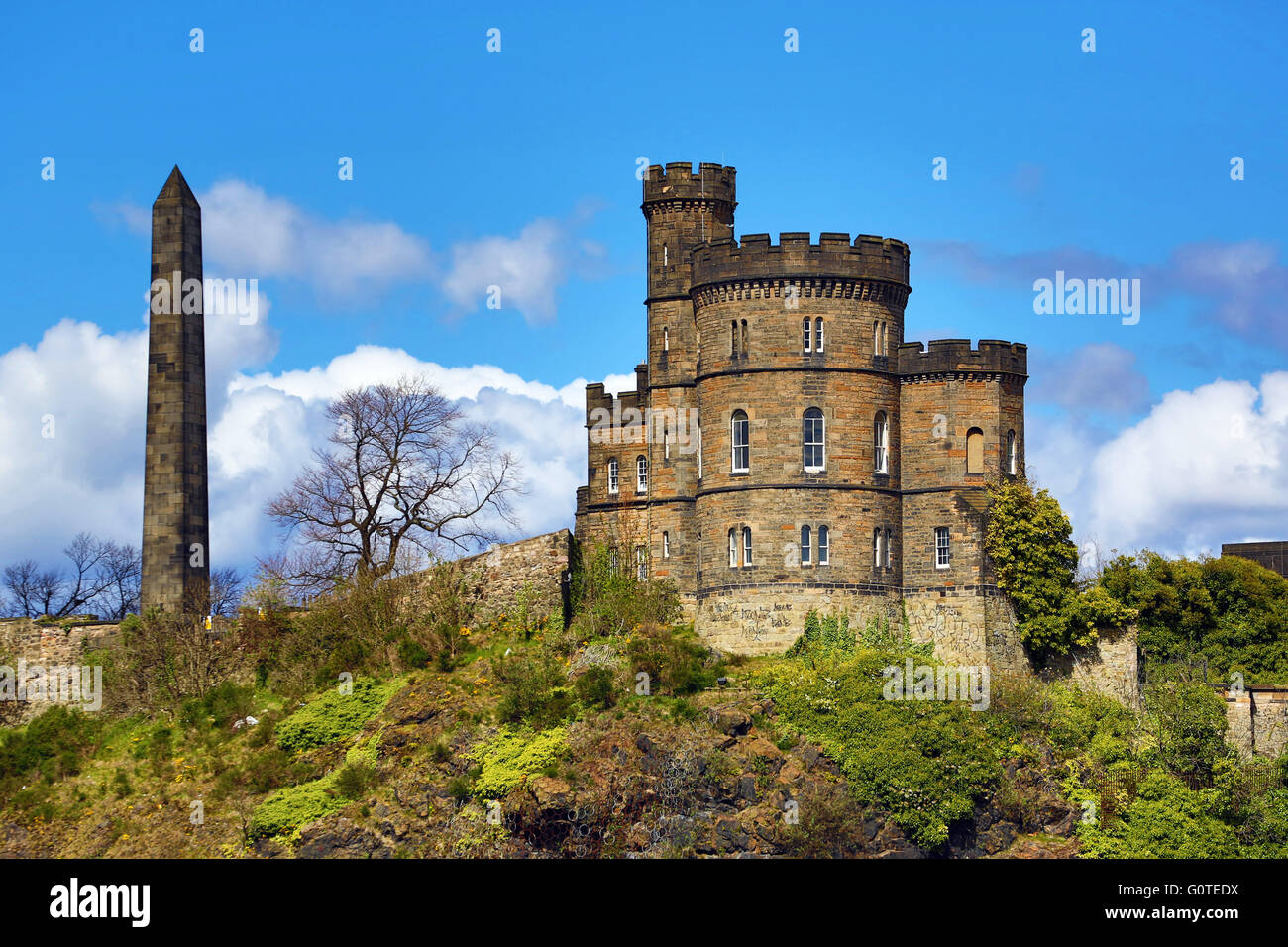 Hamilton's Obelisk and Governor's House on Calton Hill in Edinburgh ...