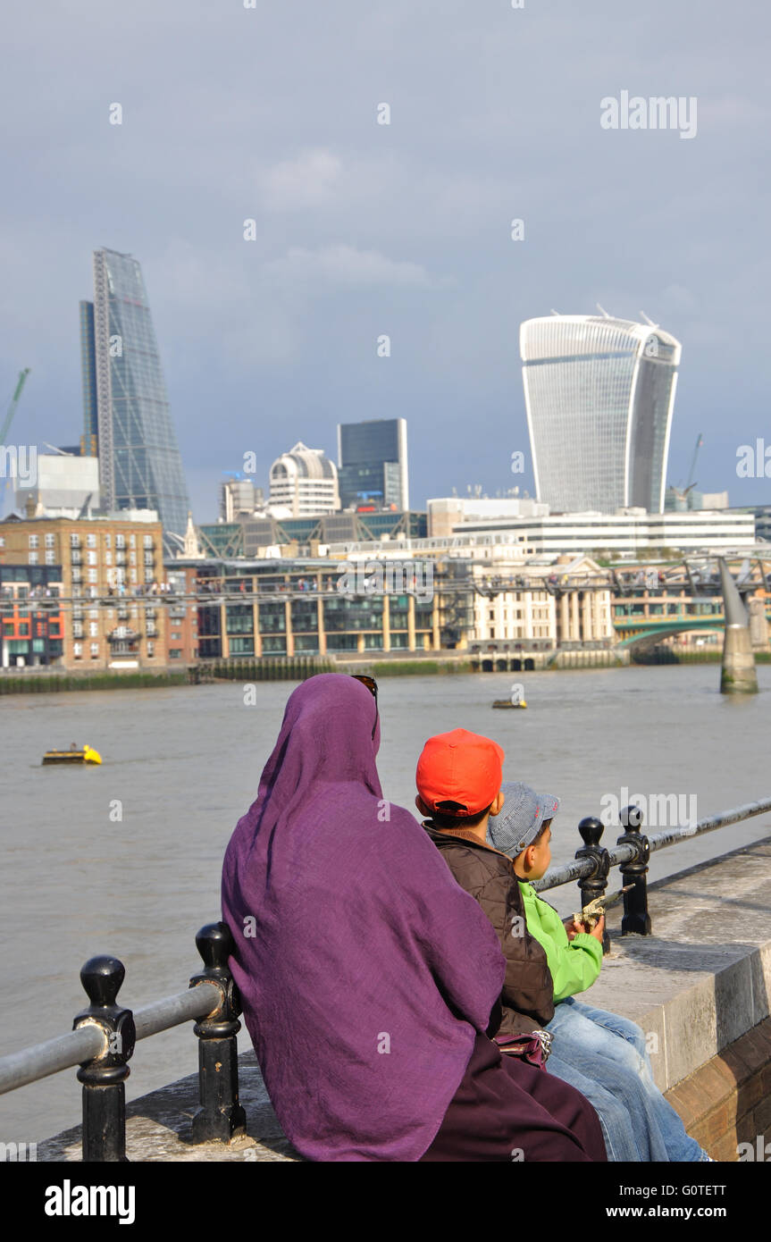 Muslim family, Southbank, London, England, UK Stock Photo - Alamy