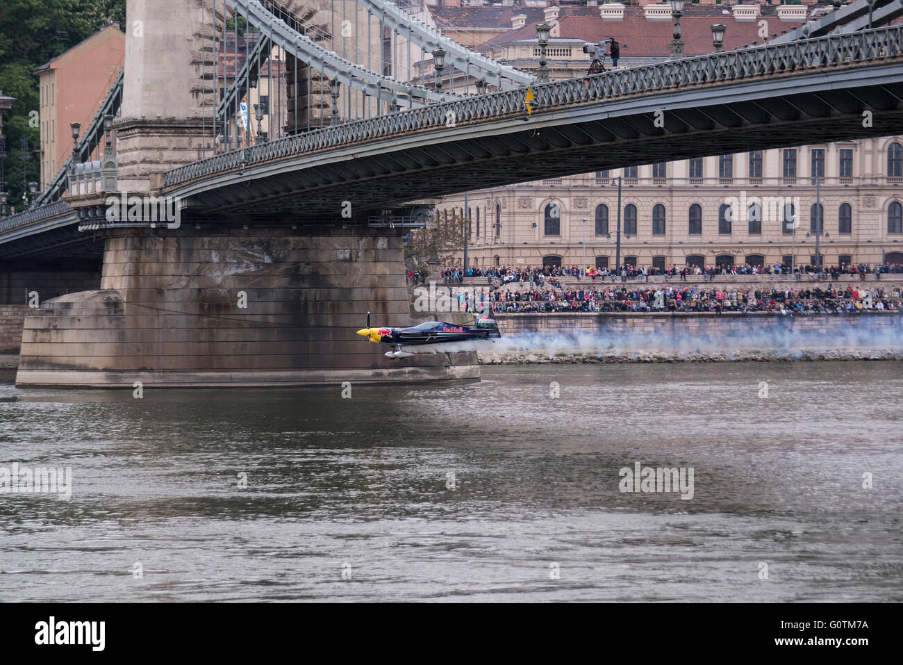 A Corvus Racer 540 Red Bull Air Race aircraft flies down the Chain ...