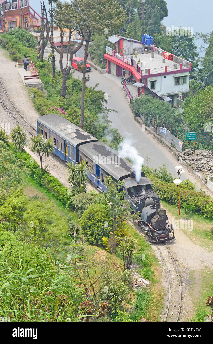 Darjeeling himalayan railway hi-res stock photography and images - Alamy