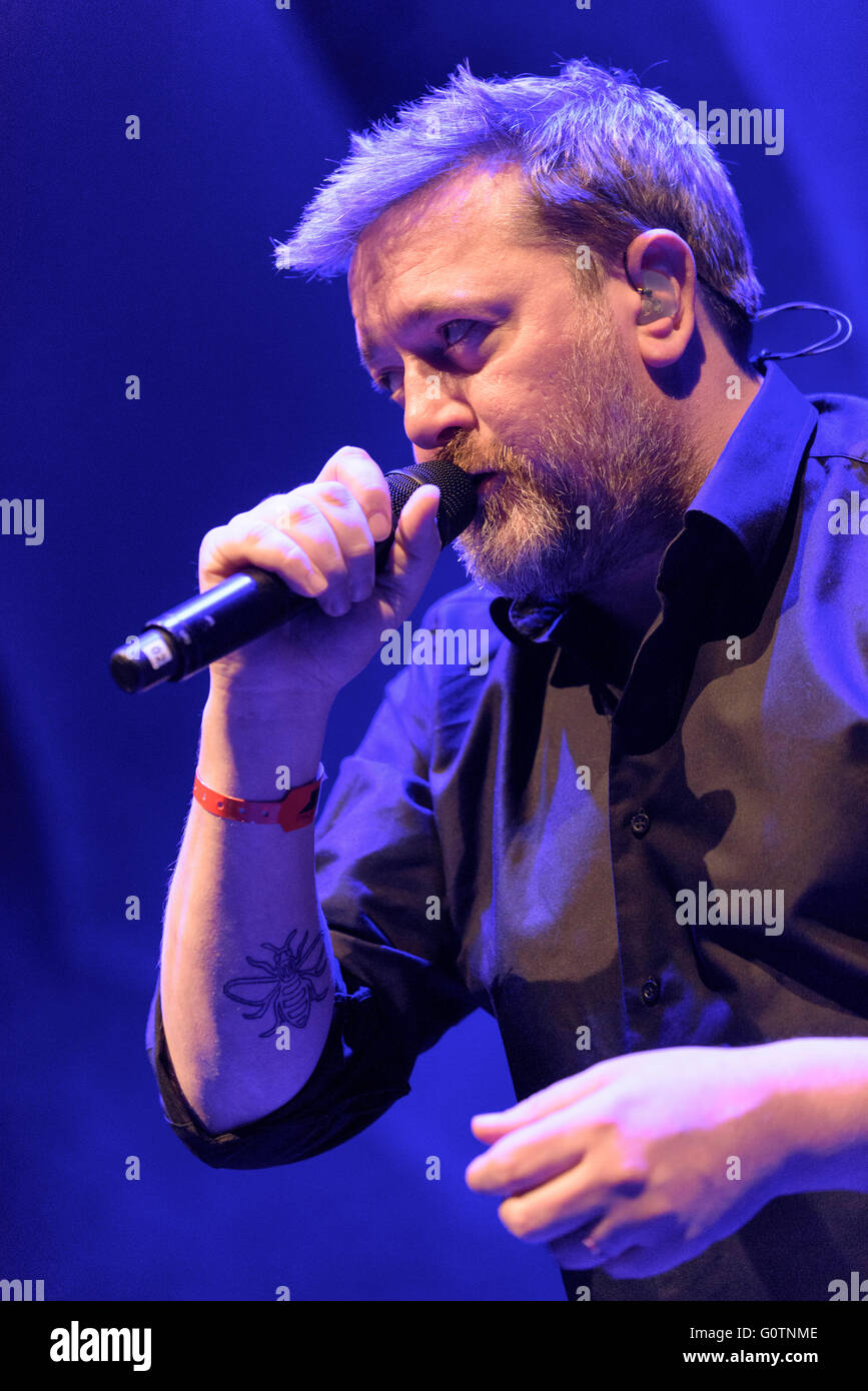 Guy garvey 2016 hi-res stock photography and images - Alamy