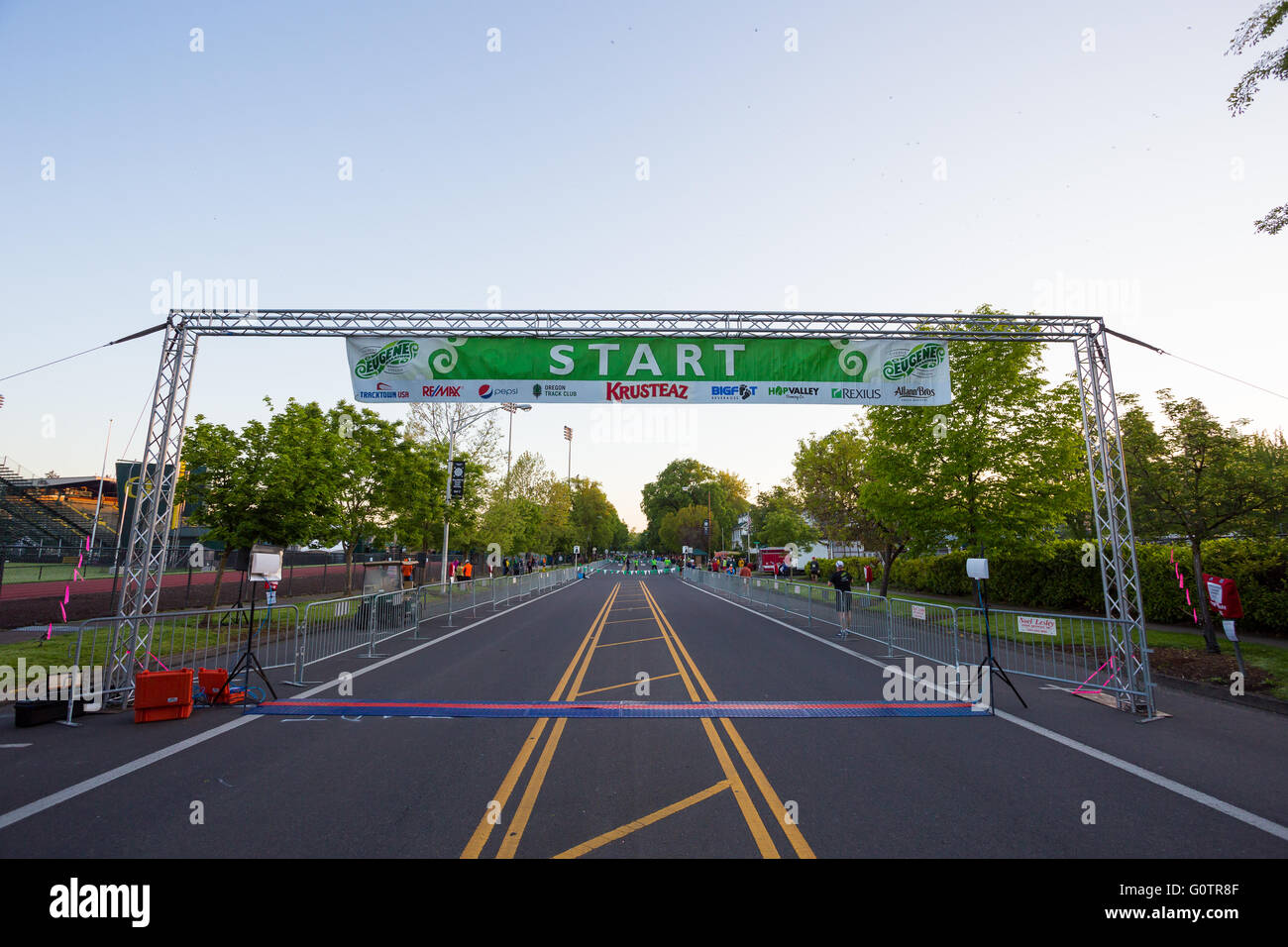 Starting line race marathon hi-res stock photography and images - Alamy